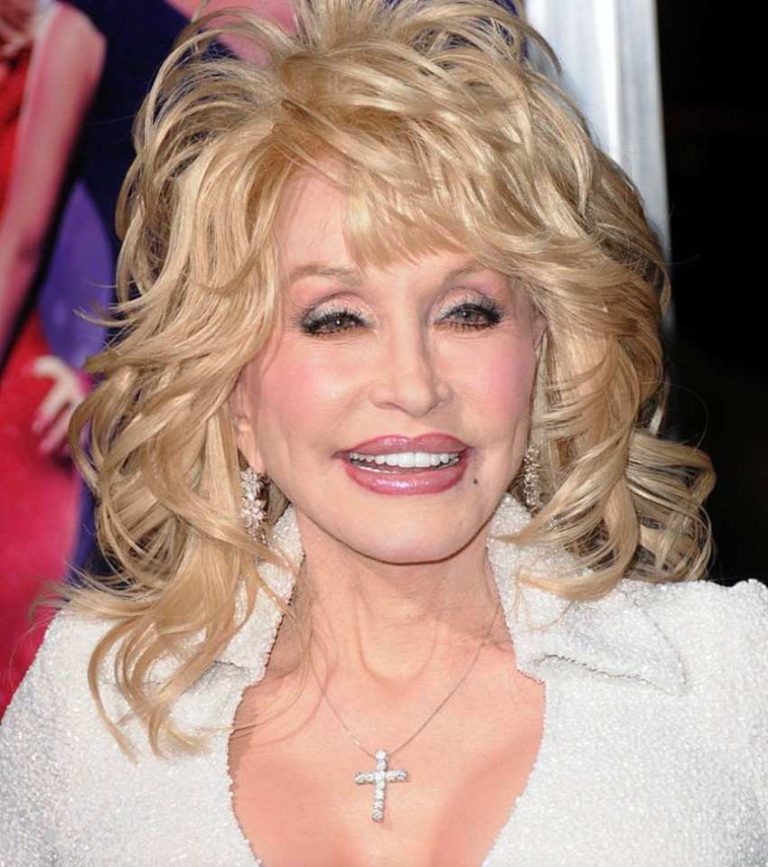 Dolly Parton Stuns in Outfit During Thanksgiving Day Football Game ...
